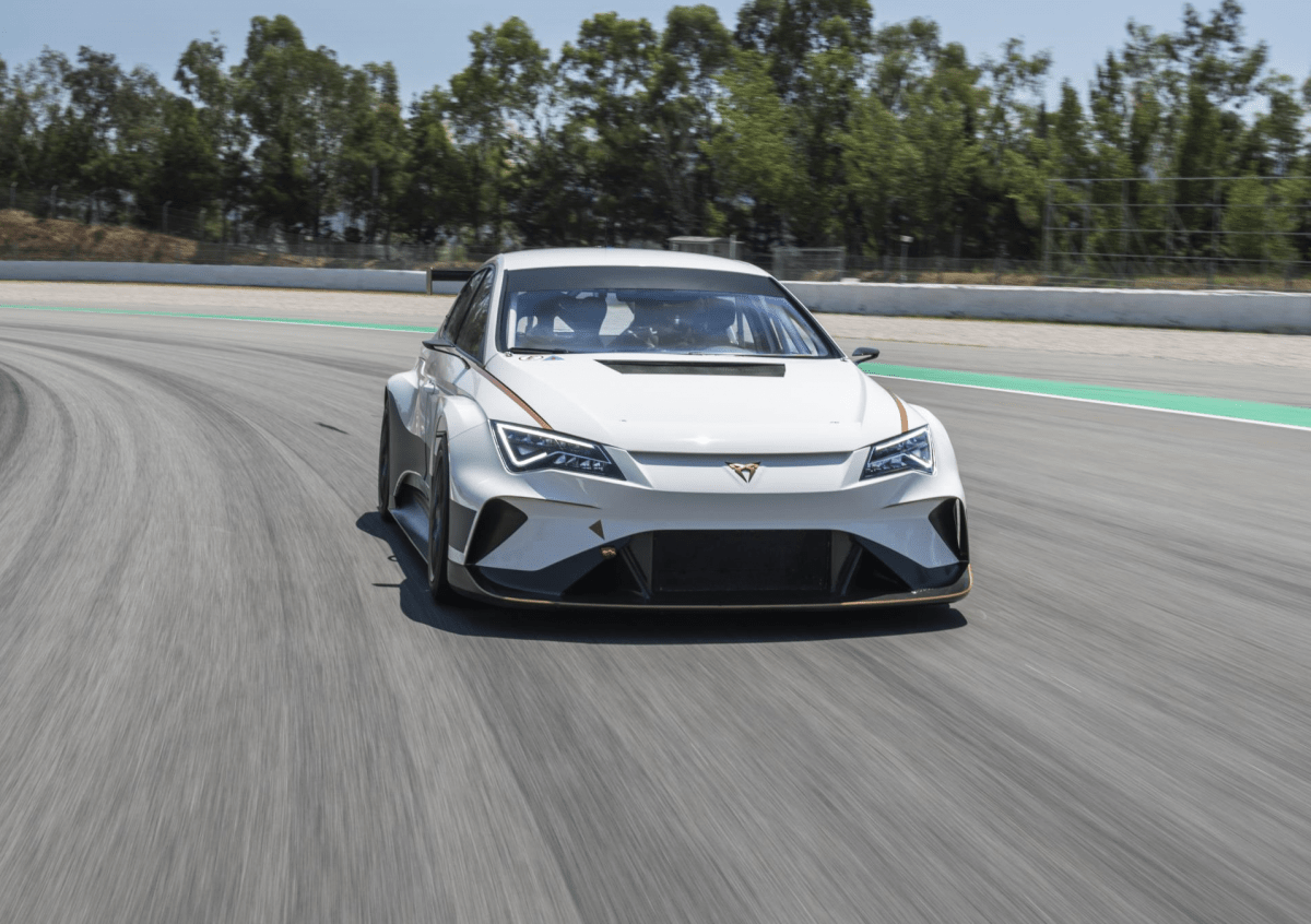 The SEAT CUPRA e-Racer, the world’s first fully electric touring car ...